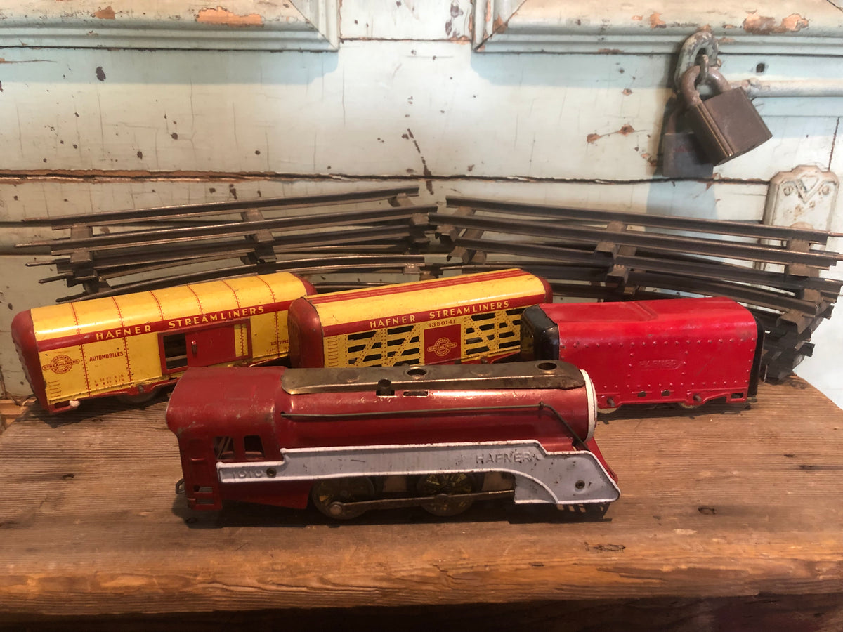 1930's - 1010 Hafner Tin - Wind Up Train Set, Red/Yellow – MT BATTERY STORE